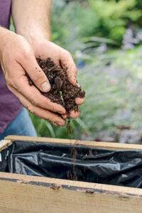 Insect Hotel: DIY Pollinator-Friendly Windowbox Planter – Mother Earth News